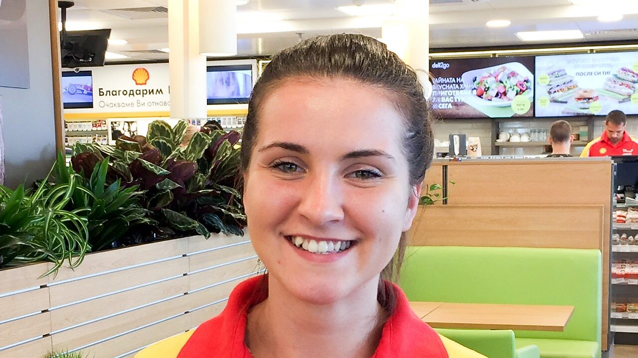 Полина, Експерт Обслужване на клиенти / Касиер | За нас